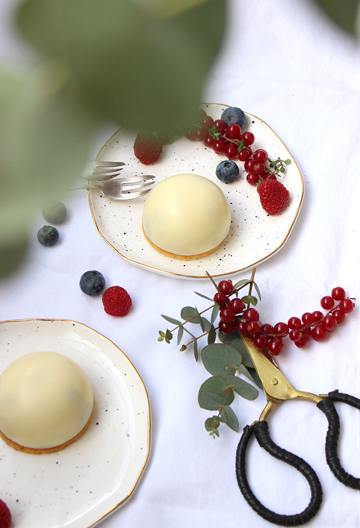 Paradis blanc ou dômes au chocolat blanc et fruits rouges – Devorezmoi