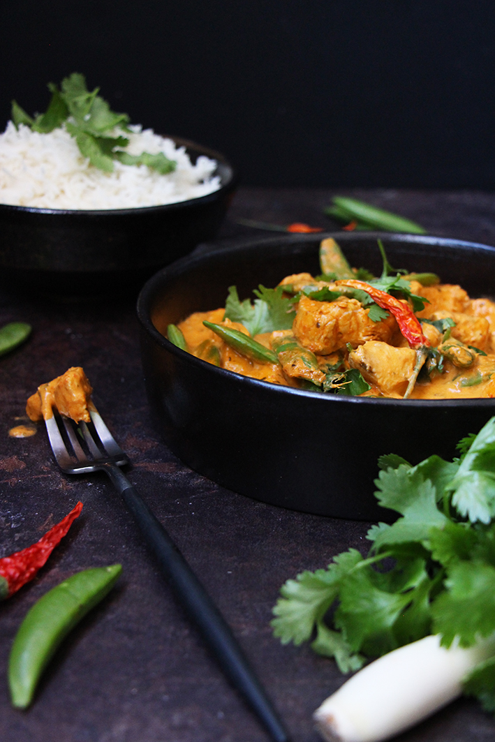 Poulet au curry rouge thaï – Devorezmoi